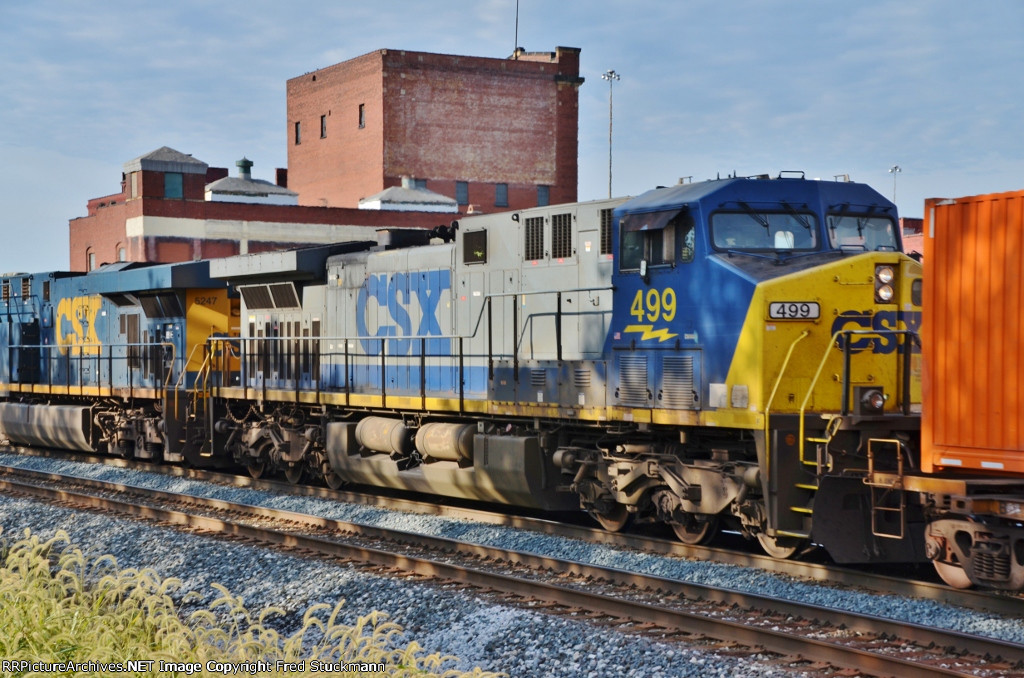 CSX 499 helps yank 015 out of town.